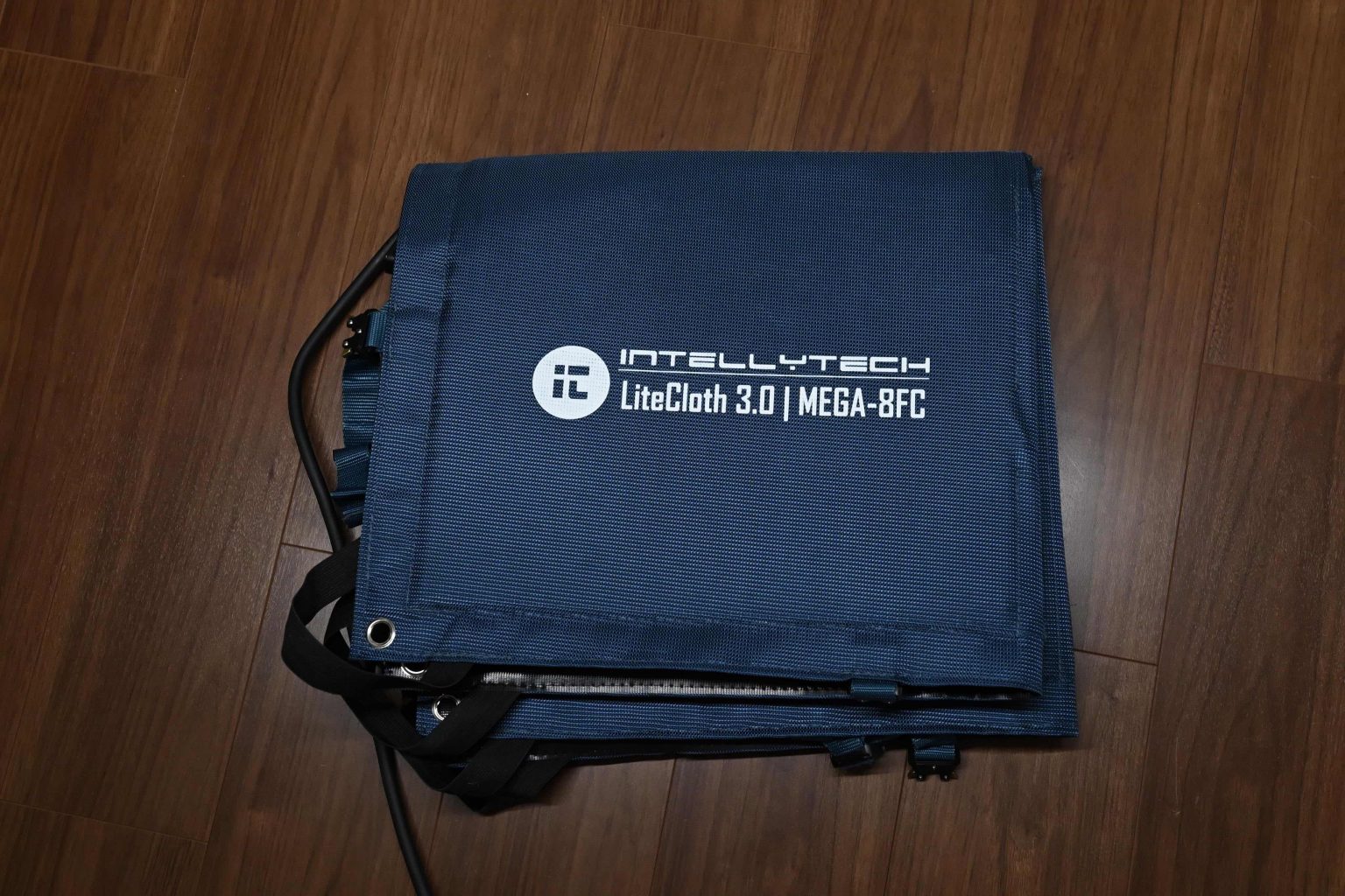 Intellytech MEGA-8 LITECLOTH 3.0 Review - Newsshooter