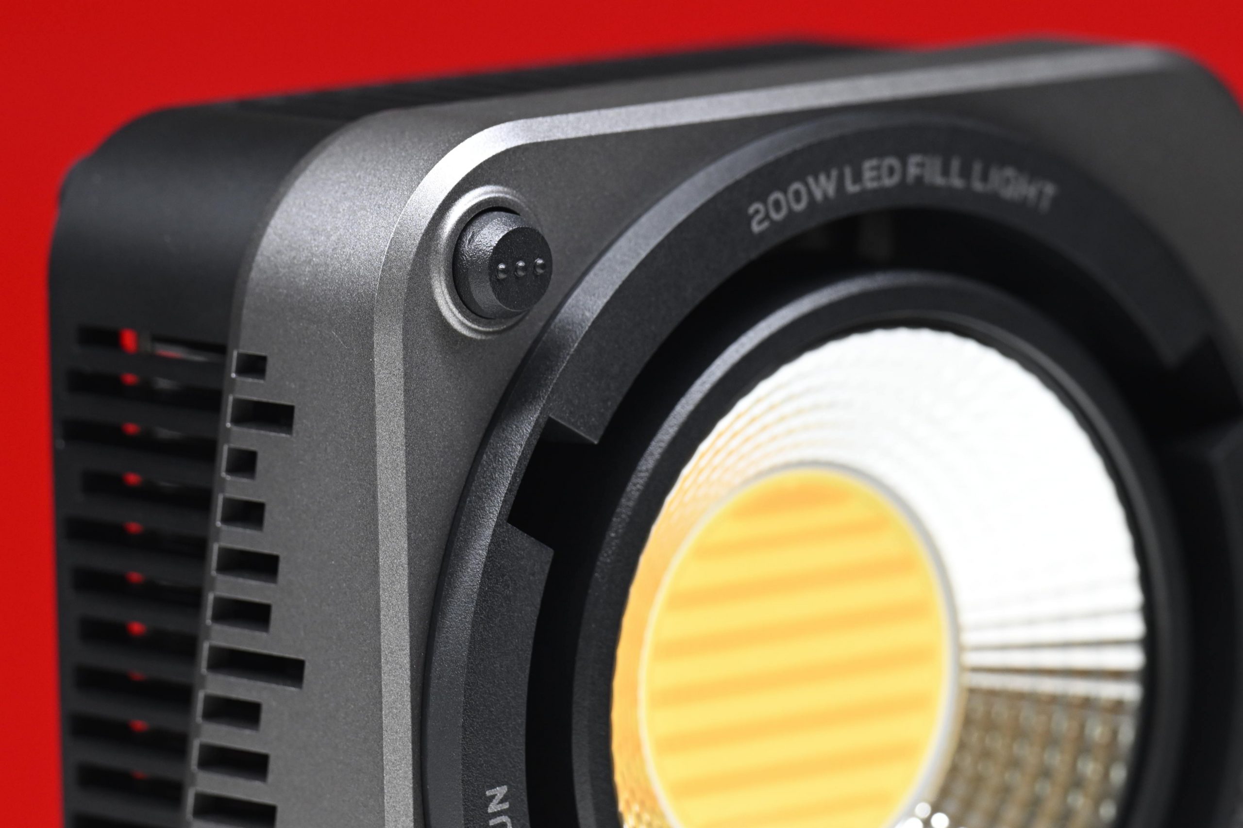 ZHIYUN MOLUS G200 200W LED Light Review - Newsshooter