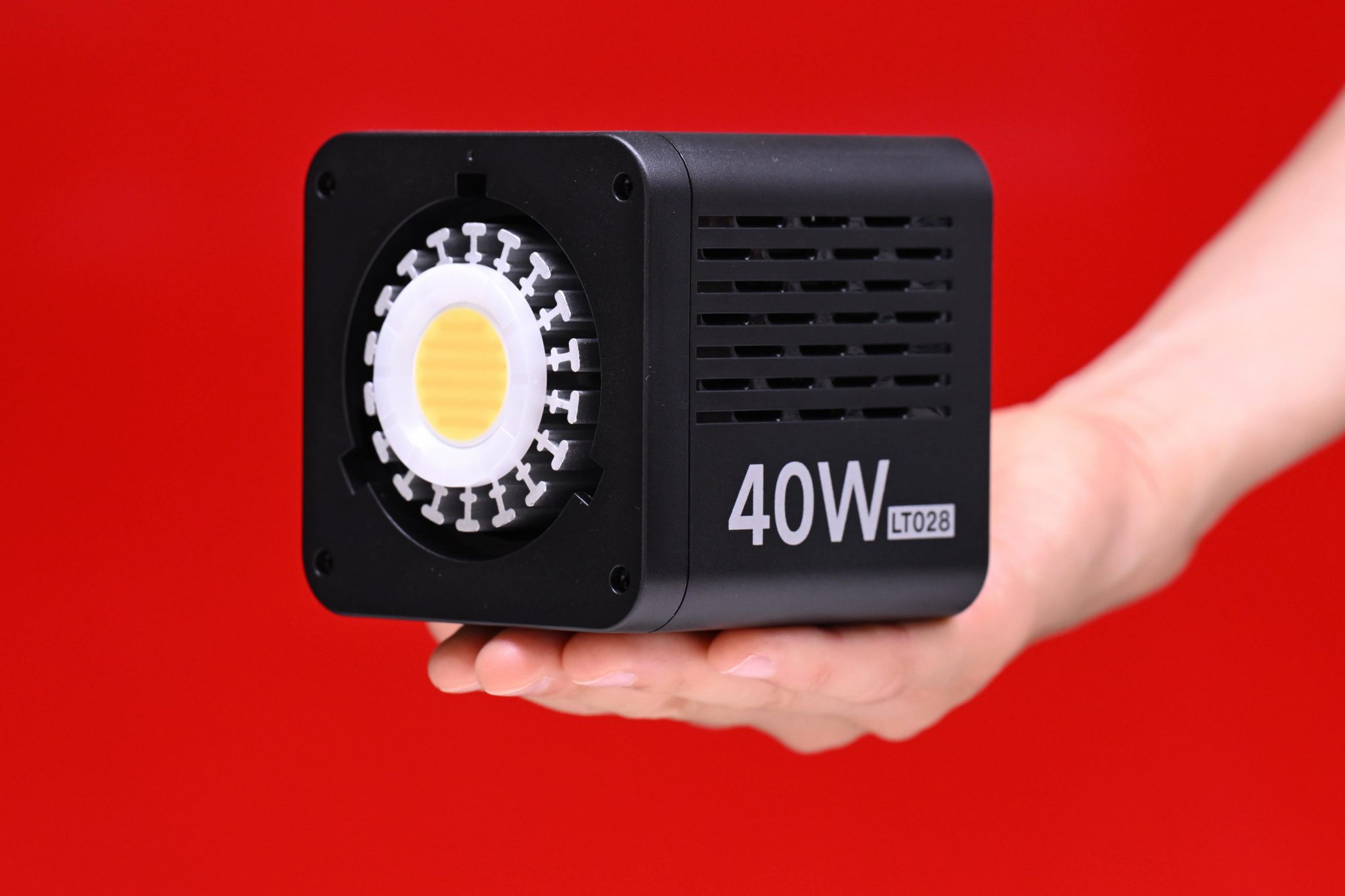 Ulanzi LT028 40W Portable LED Video Light Review - Newsshooter