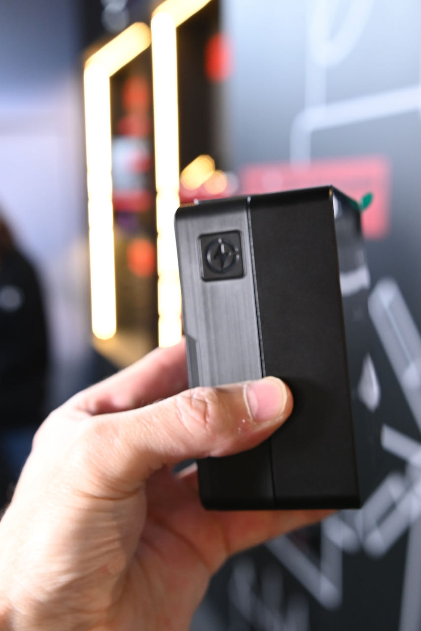 SmallRig Pro Series 99Wh V-Mount Battery - Newsshooter