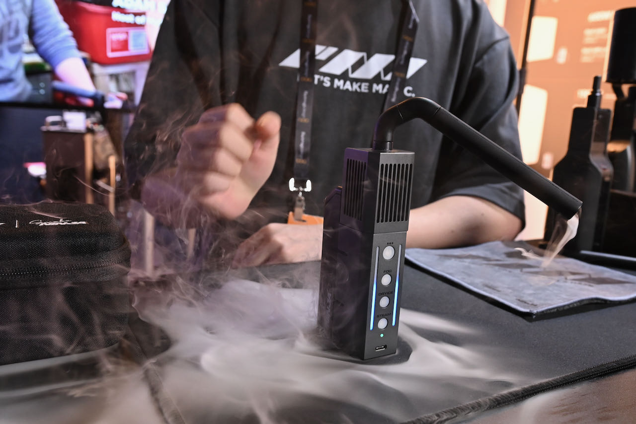 SmokeNINJA Portable Smoke Machine - Newsshooter