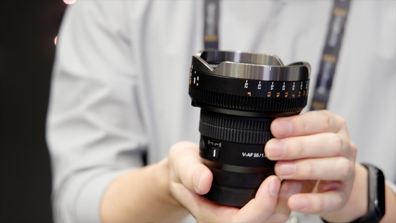 Samyang V-AF Series Anamorphic Adapter Prototype shown at IBC 2023 ...