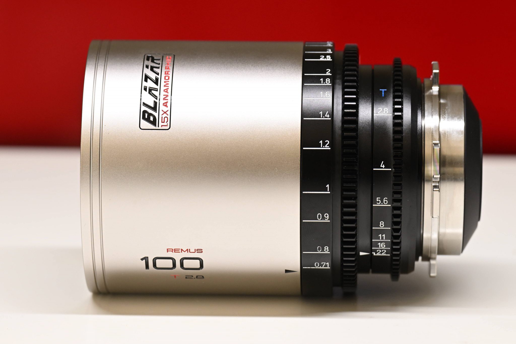 Blazar Remus S35 35mm T1.6 1.5x Anamorphic lens Review - Newsshooter