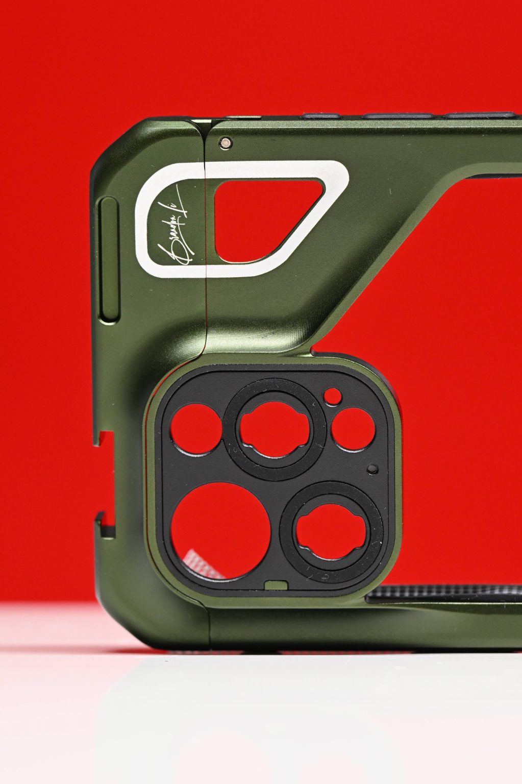 SmallRig Special Edition Mobile Cage kit for the iPhone 15 Pro Max ...