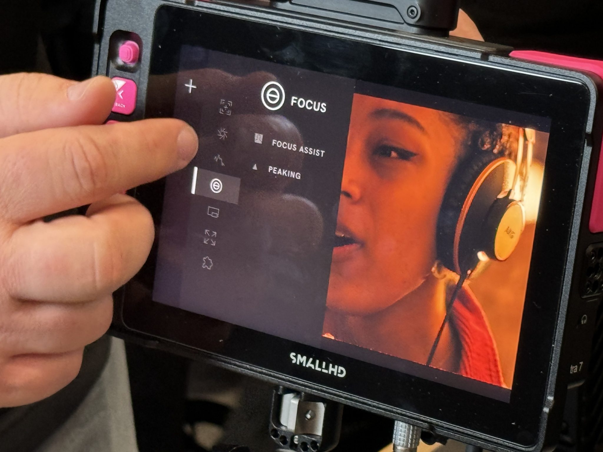 SmallHD Ultra 7 On-Camera Touchscreen Monitor First Look - Newsshooter