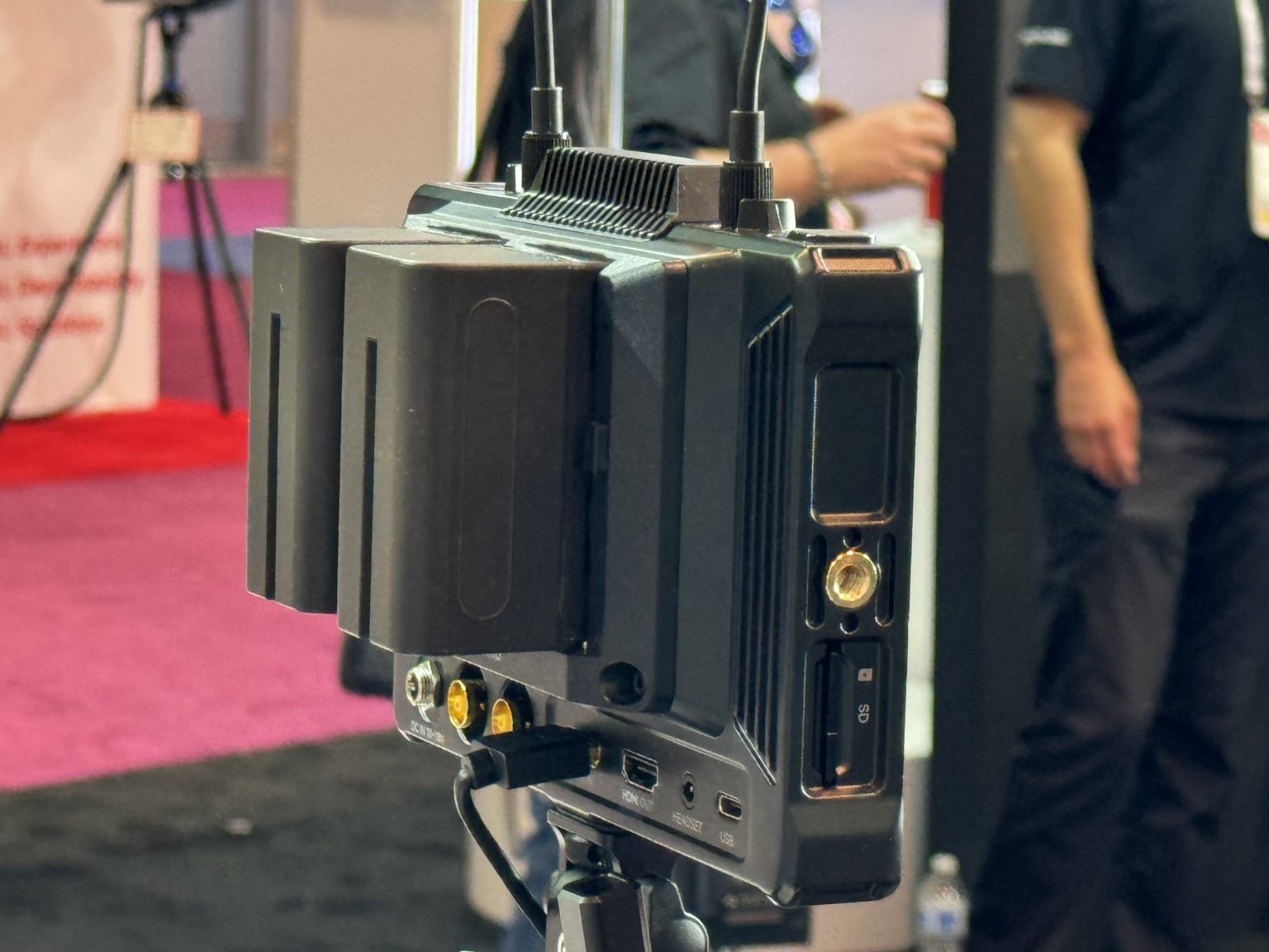 Hollyland PYRO 7" RX/TX Monitor - Newsshooter