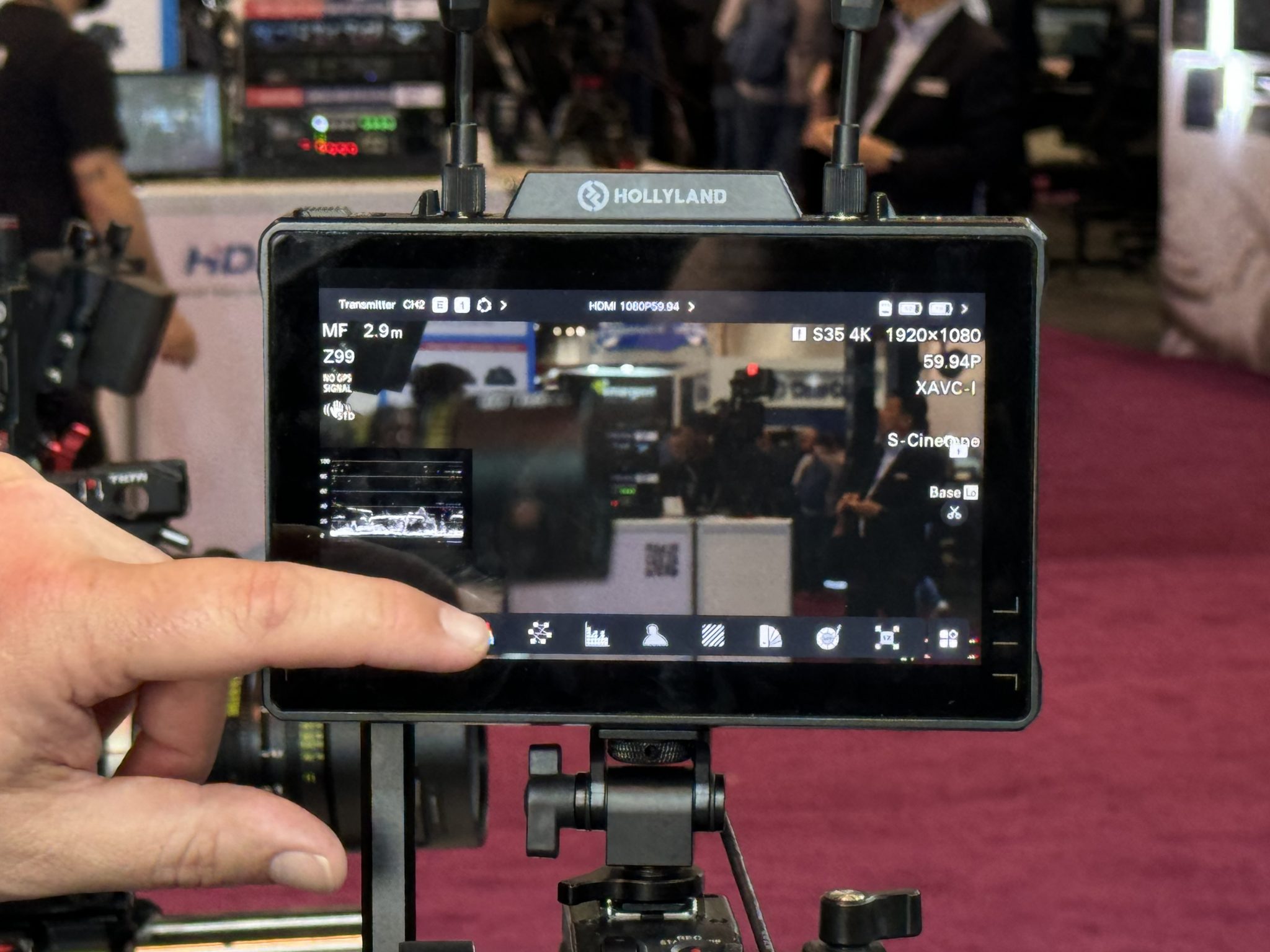 Hollyland PYRO 7" RX/TX Monitor - Newsshooter