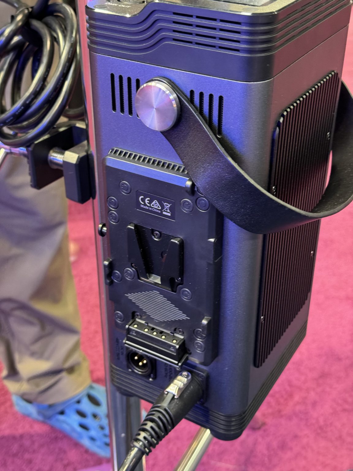 Neewer AS600B Bi-Color COB & Fresnel - Newsshooter