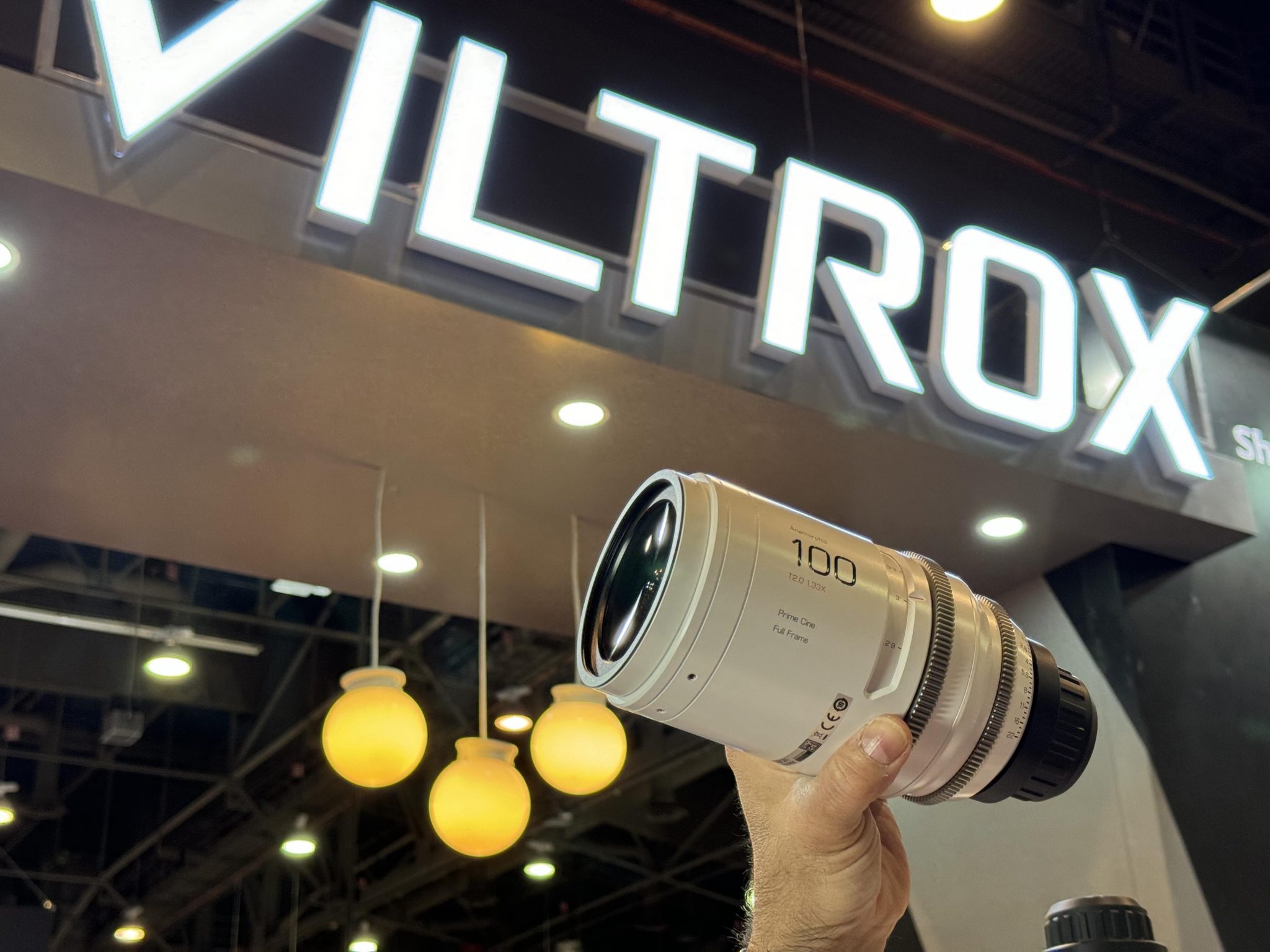 Viltrox EPIC 100mm T2 & 25mm T2 1.33x full frame Anamorphic lenses ...