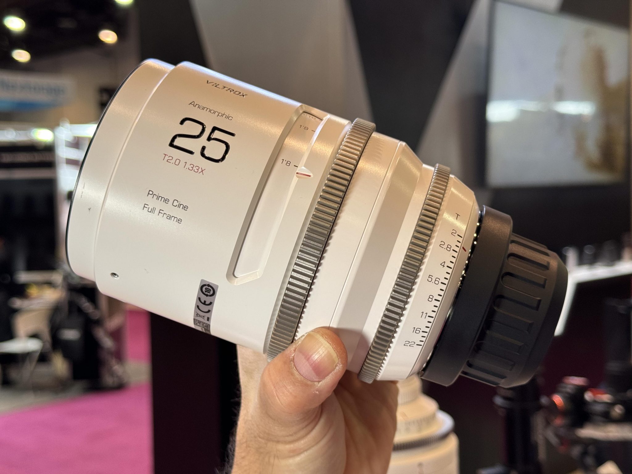 Viltrox EPIC 100mm T2 & 25mm T2 1.33x full frame Anamorphic lenses First Look - Newsshooter