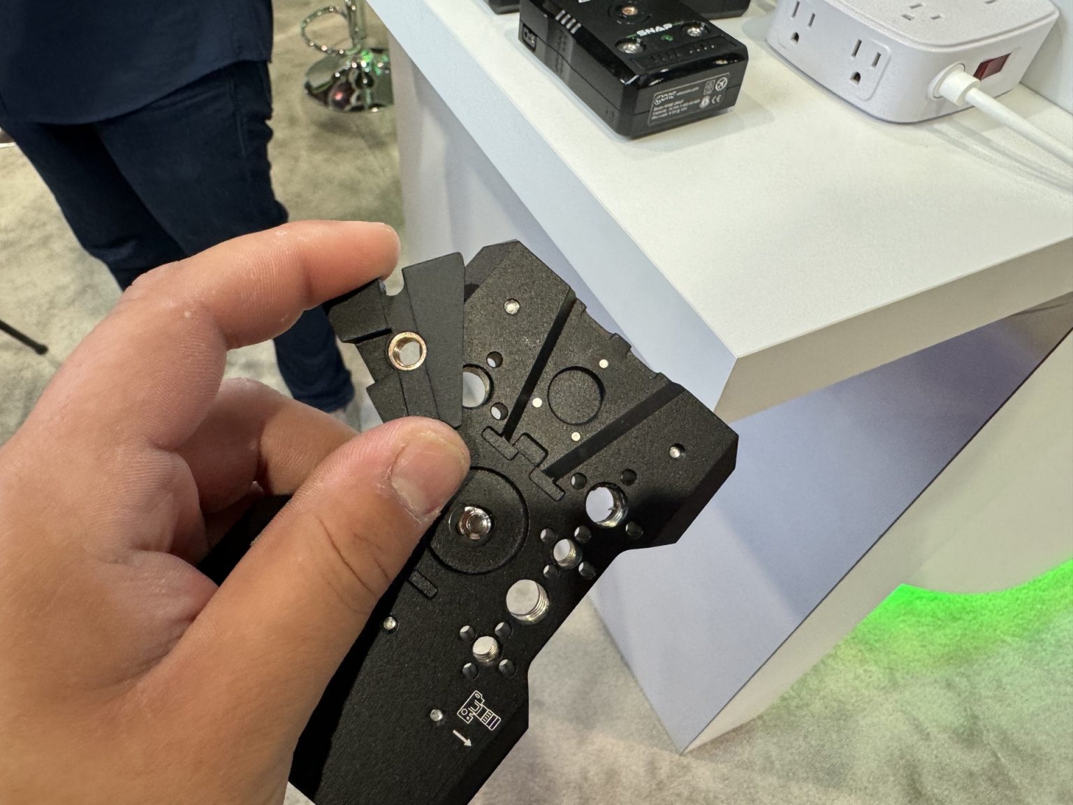 Core SWX Powerbase Edge Snap 49wh SMART Stacking battery pack First ...