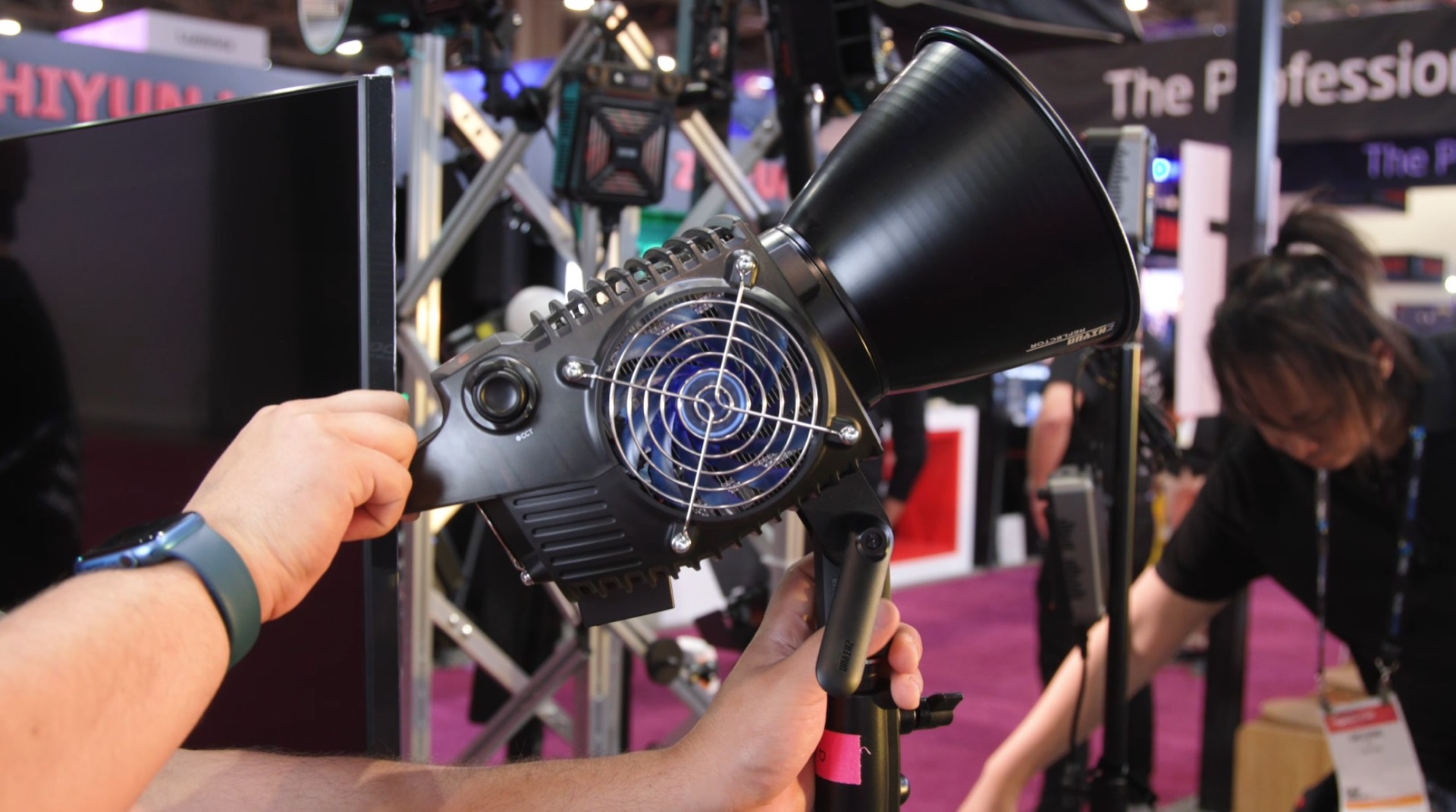 Zhiyun Molus B Series COB Lights First Look NAB 2024 - Newsshooter