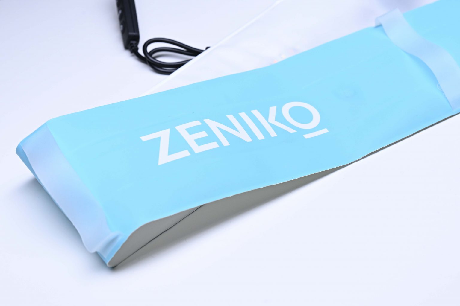 ZENIKO OT40Bi & OT80Bi Inflatable Tube Light Review - Newsshooter