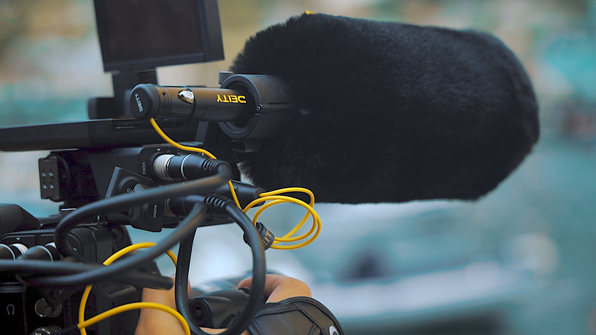 S Mic 3 Lifestyle 1 - Newsshooter