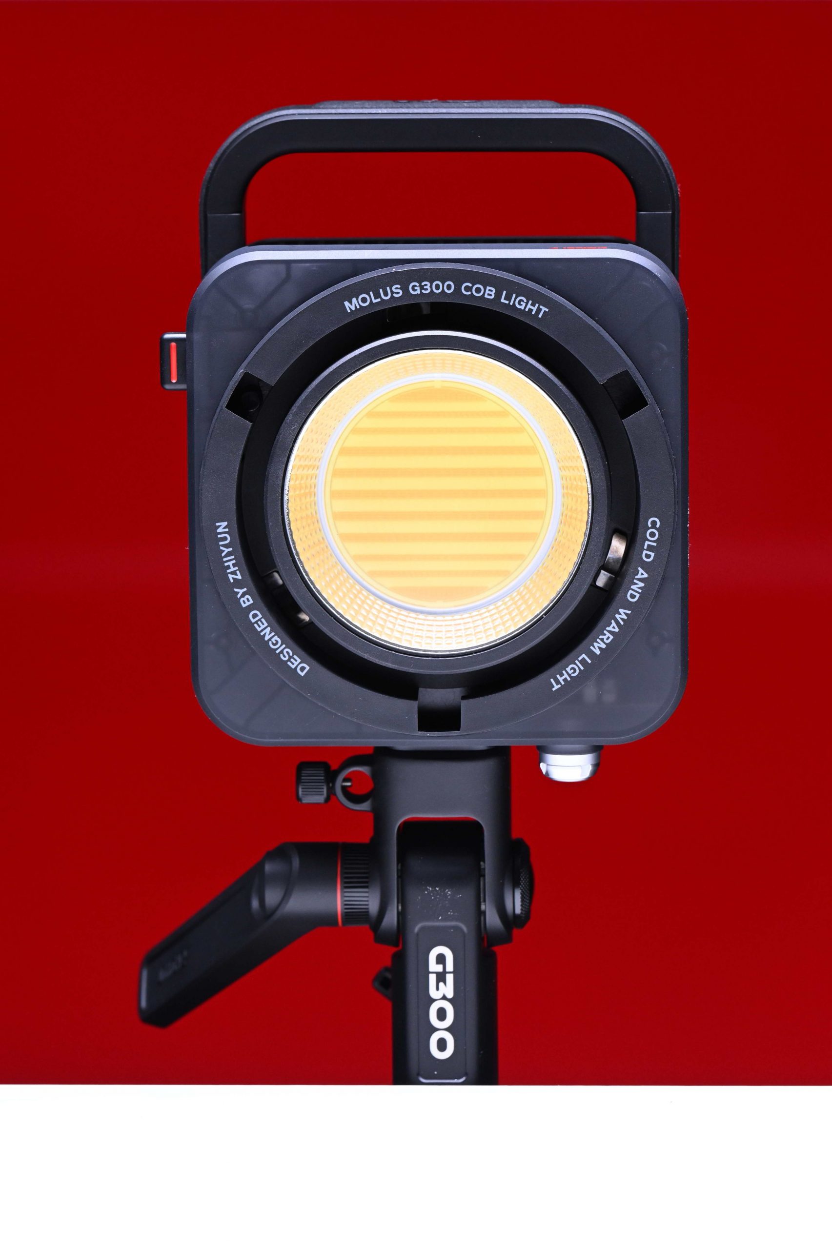 ZHIYUN MOLUS G300 300W COB Light Review - Newsshooter