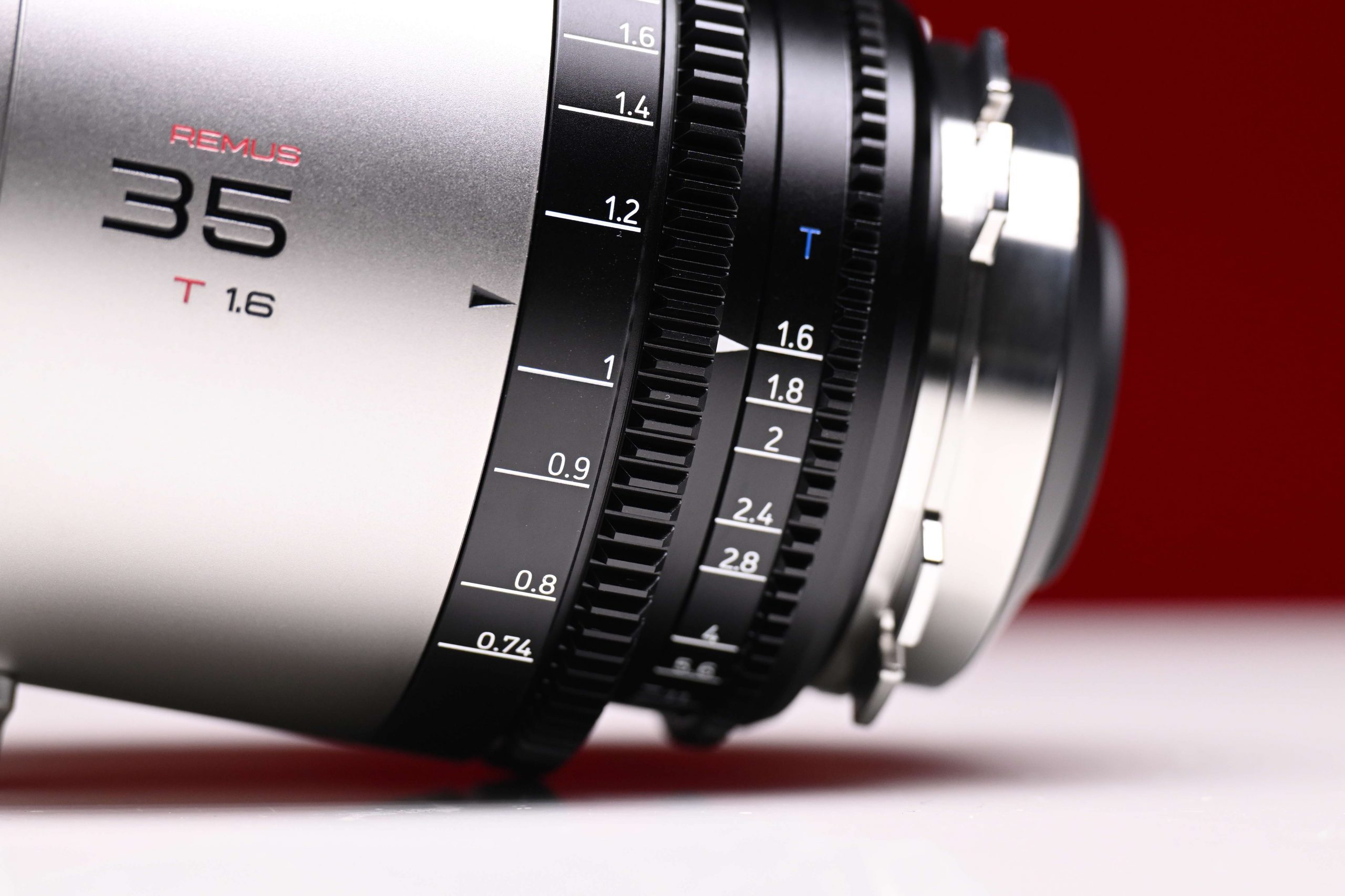 Blazar Remus S35 35mm T1 6 1 5x Anamorphic lens 7137 - Newsshooter