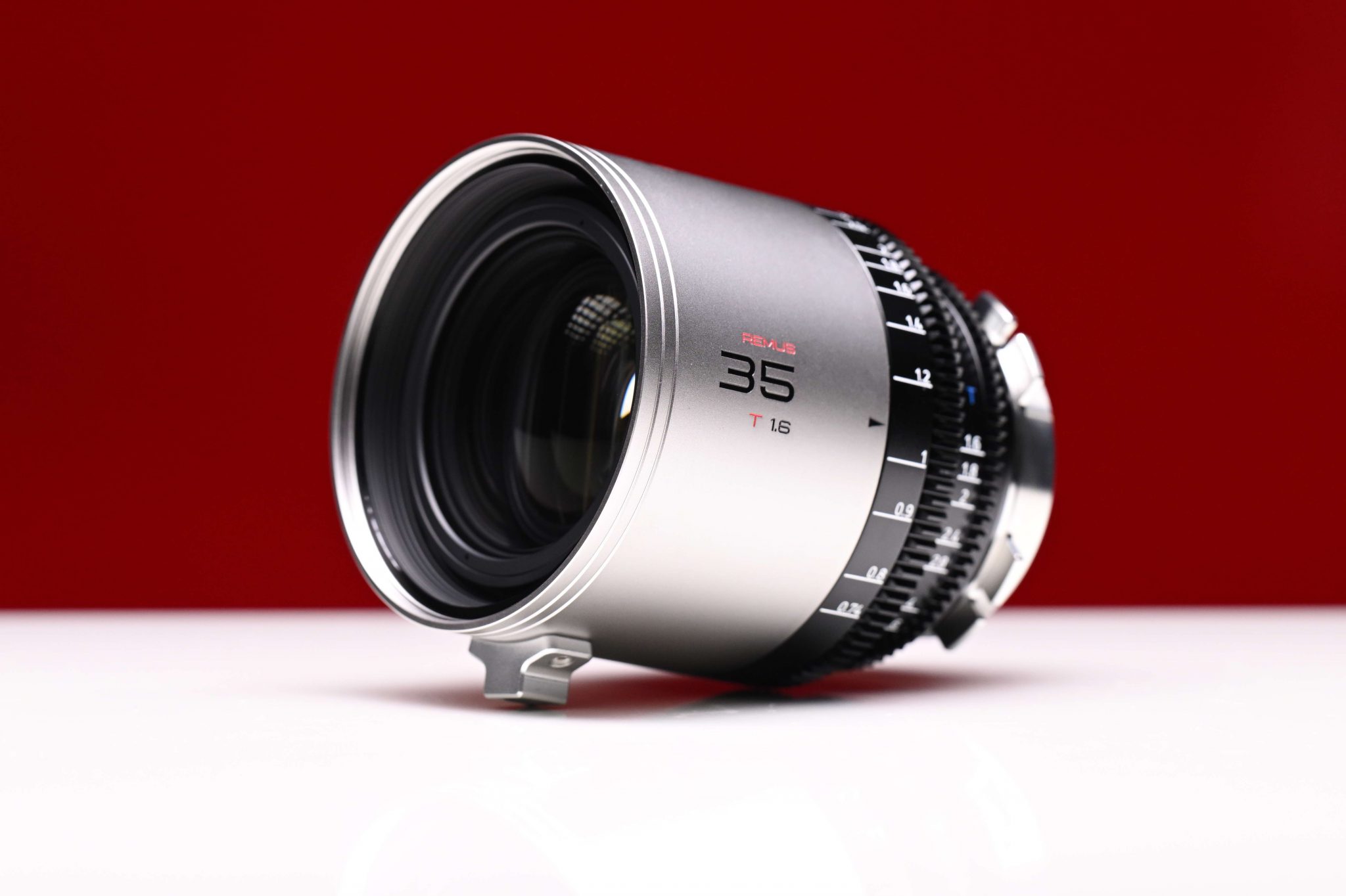 Blazar Remus S35 35mm T1 6 1 5x Anamorphic lens 7141 - Newsshooter