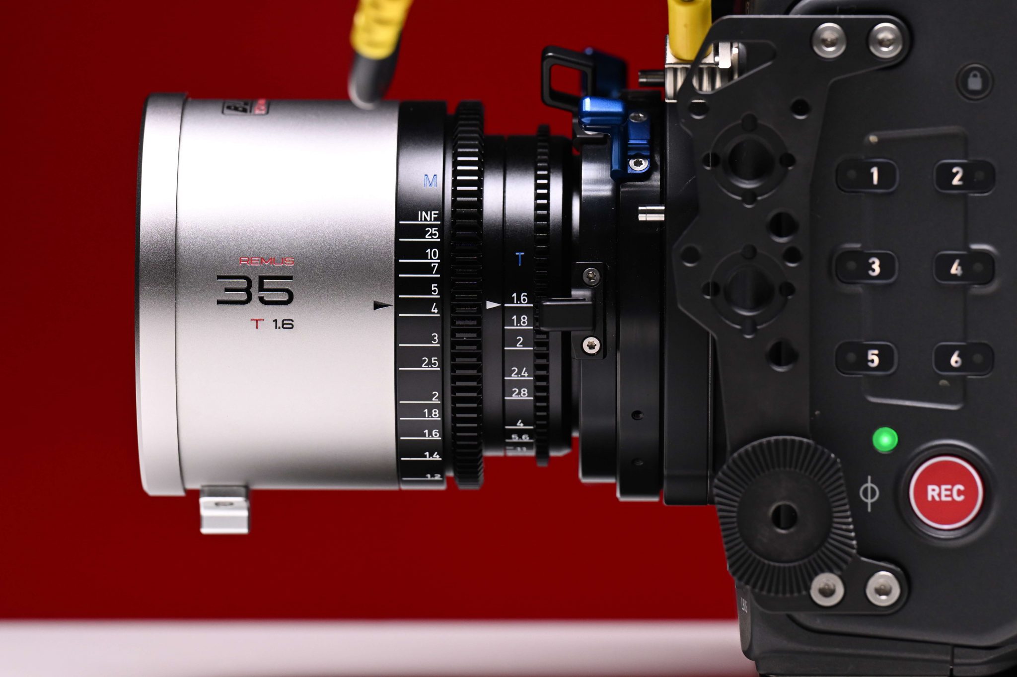 Blazar Remus S35 35mm T1 6 1 5x Anamorphic lens 7165 - Newsshooter