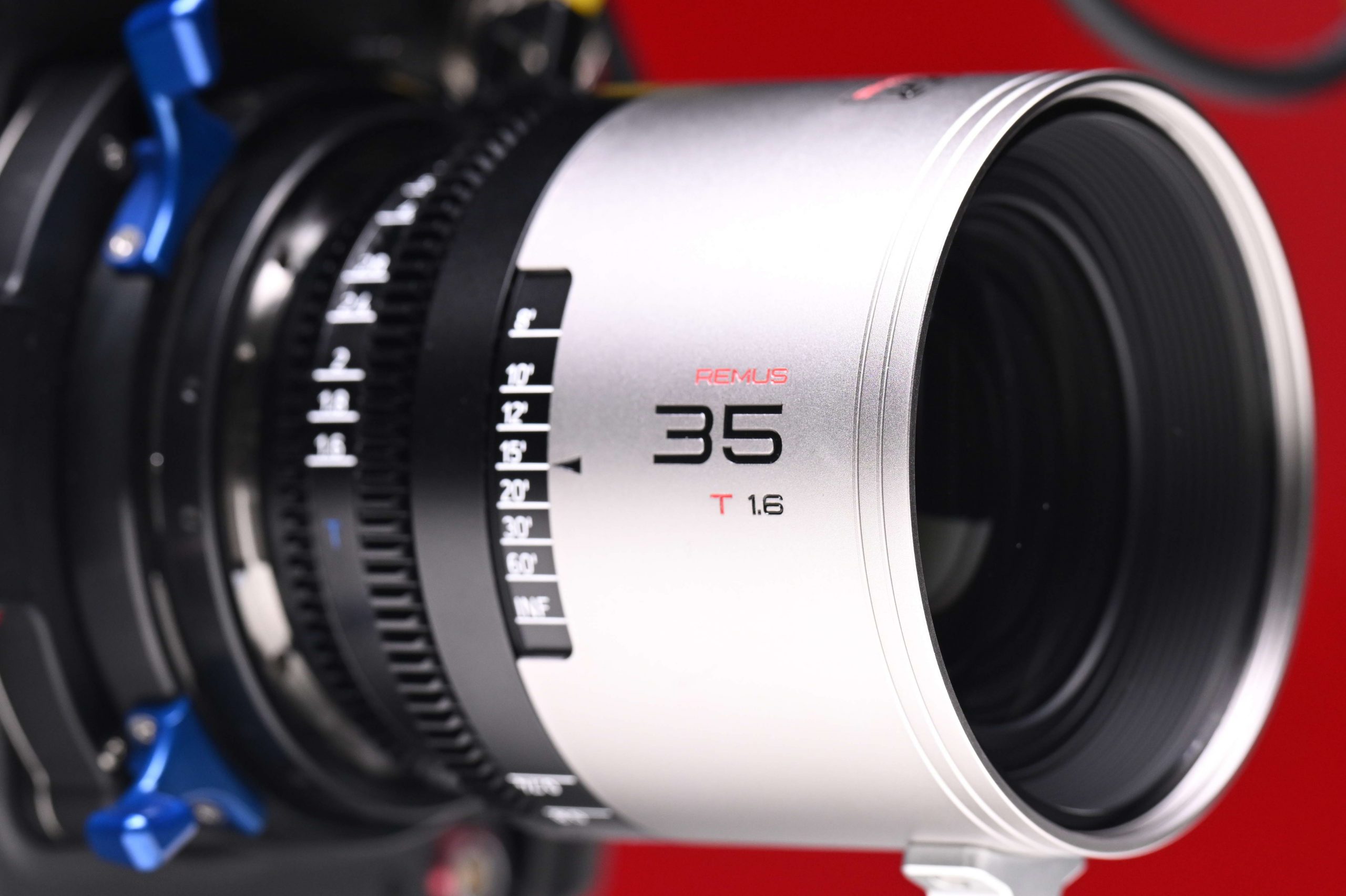 Blazar Remus S35 35mm T1 6 1 5x Anamorphic lens 7178 - Newsshooter