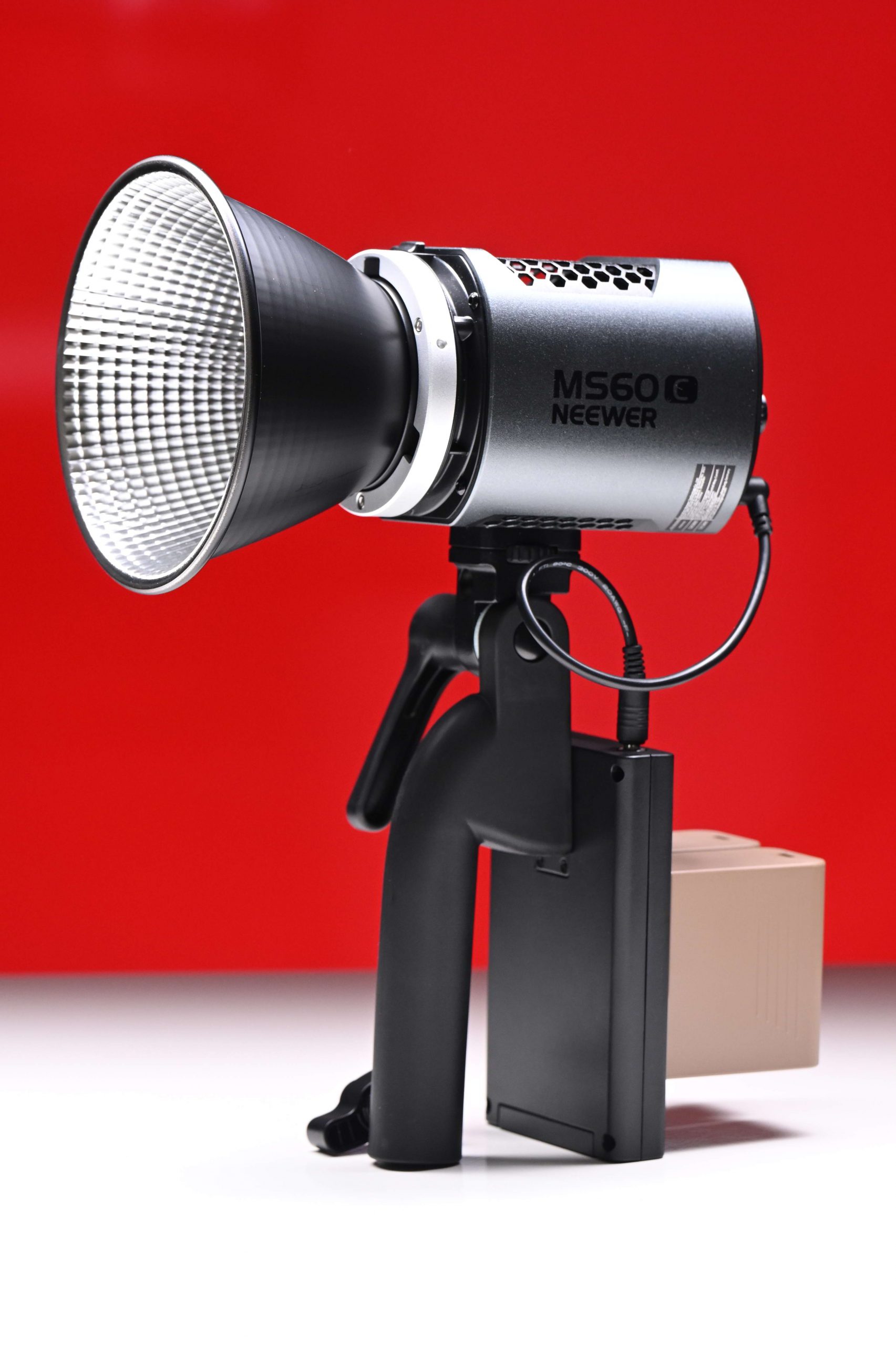 NEEWER MS60C 65W RGBWW LED Video Light 7333 - Newsshooter