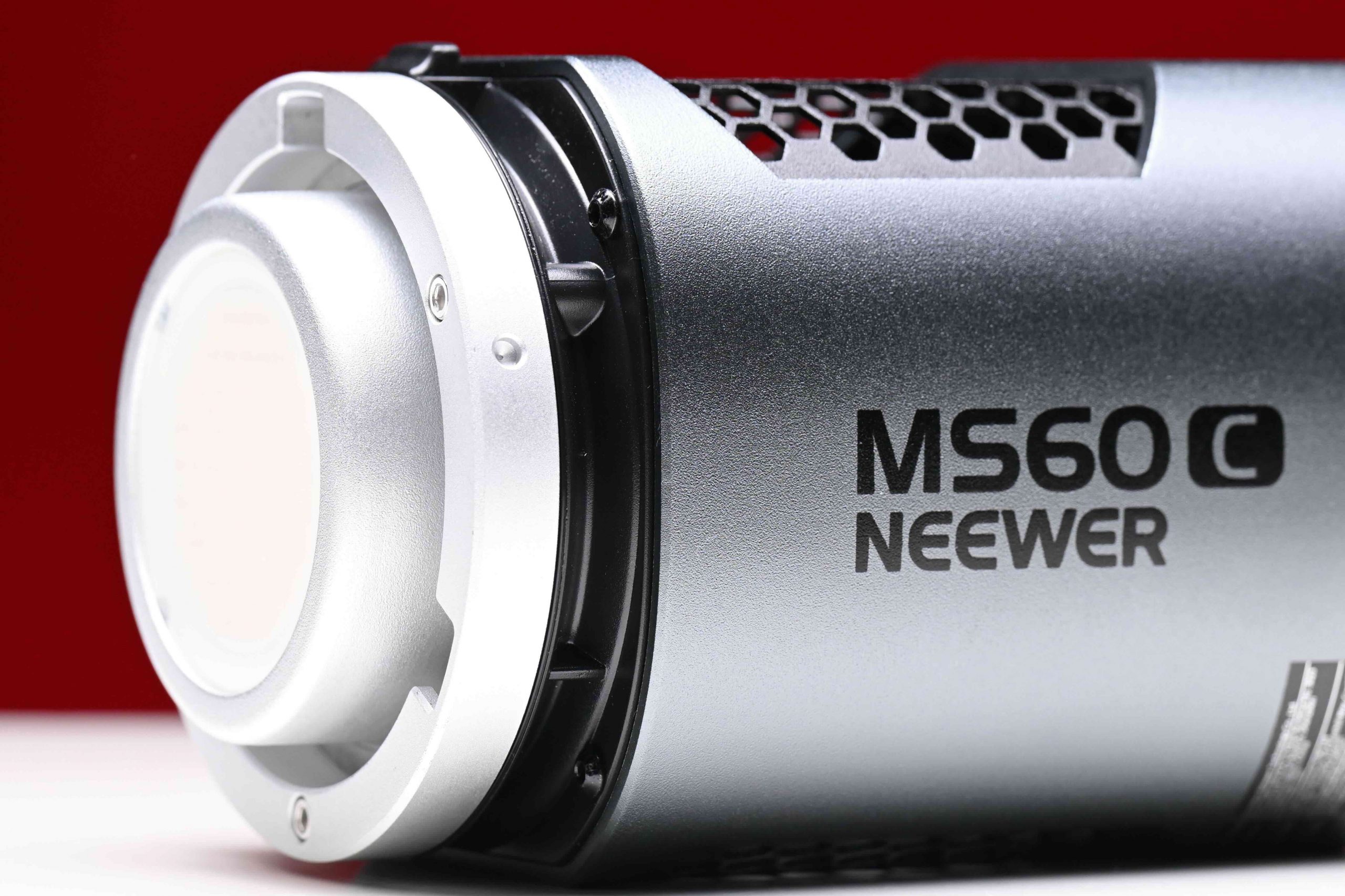 NEEWER MS60C 65W RGBWW LED Video Light 7383 - Newsshooter