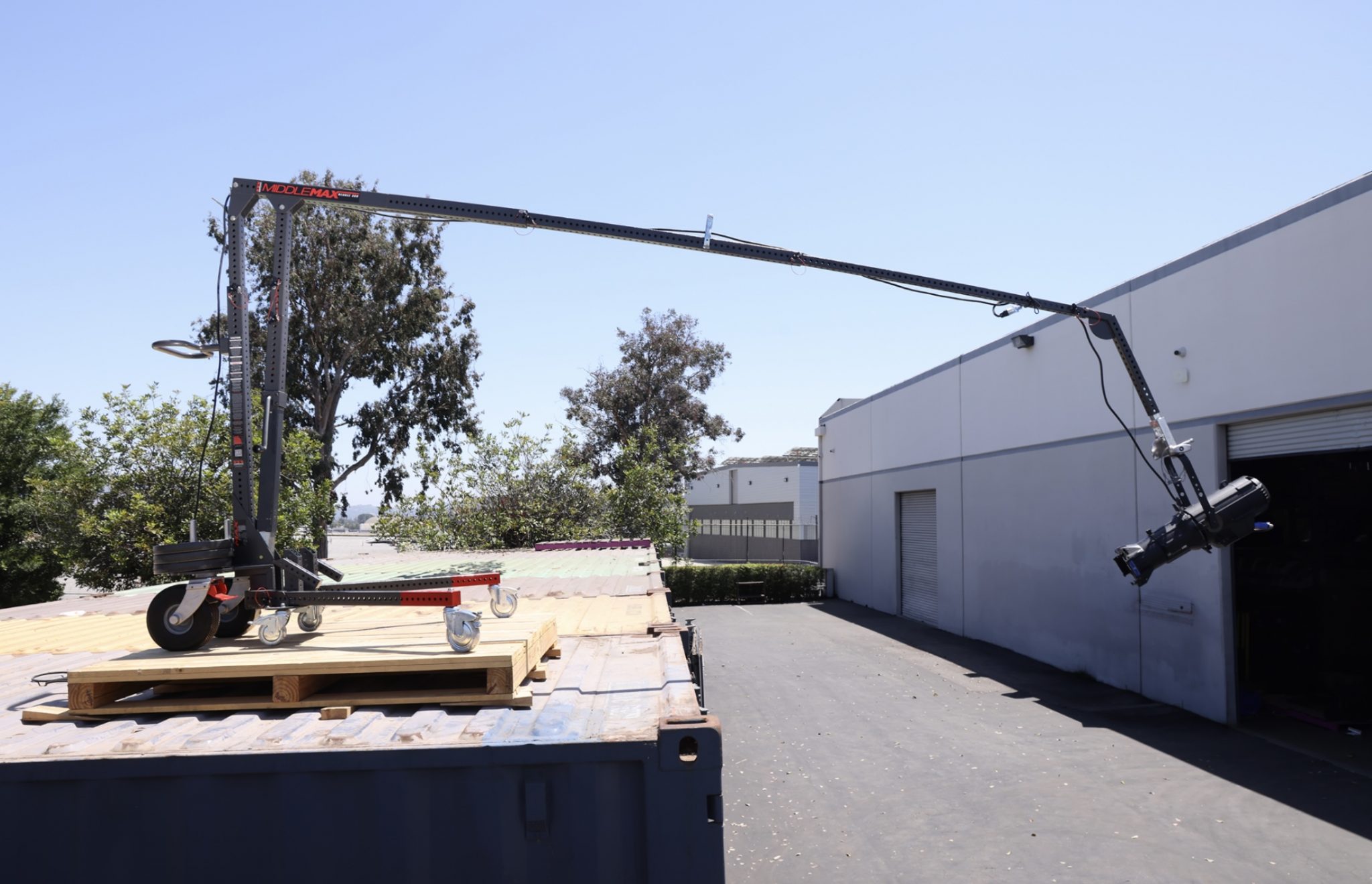 Matthews Studio Equipment Middle MAX Menace Arm - Newsshooter