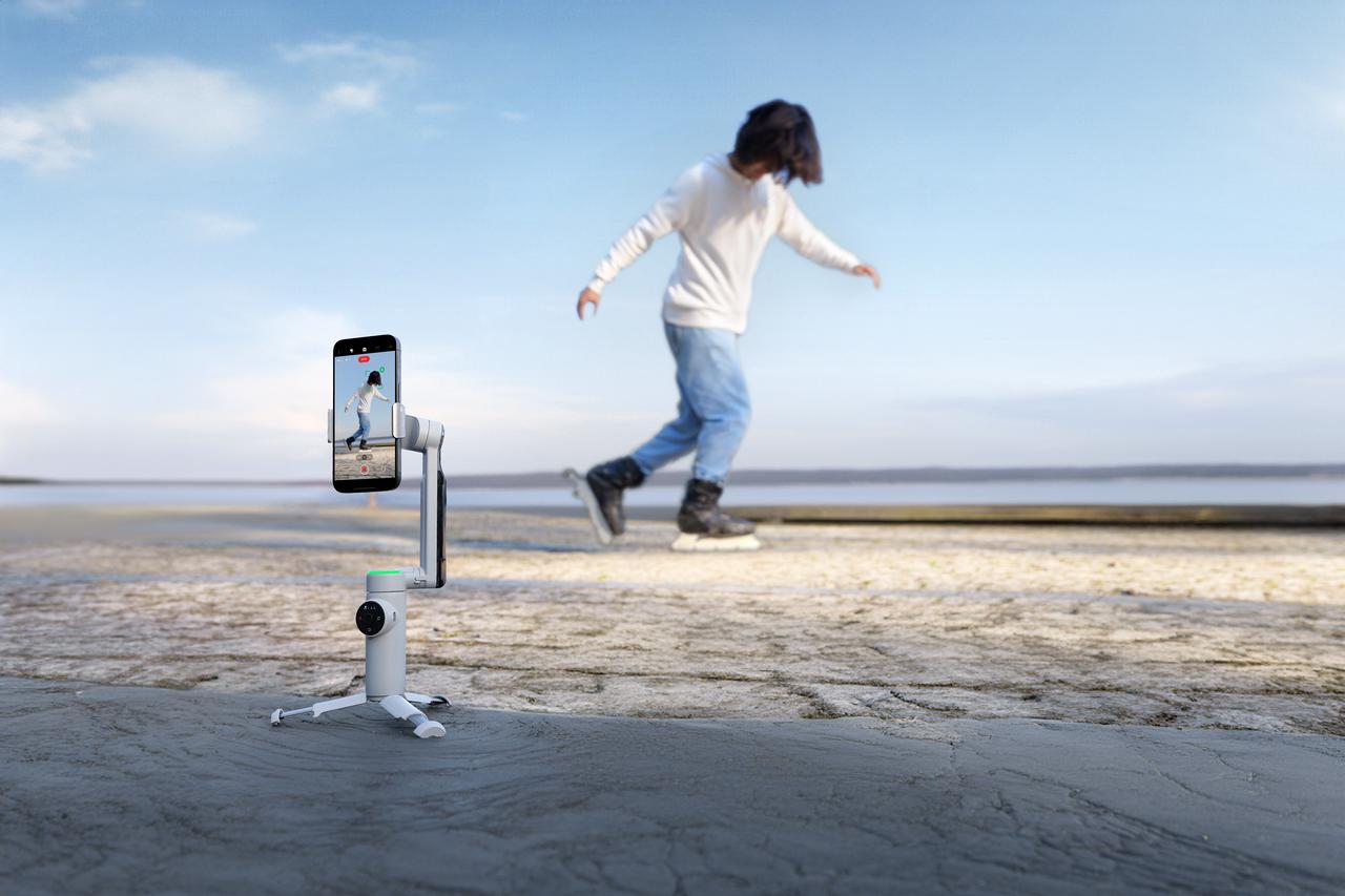 Insta360 Flow Pro Lifestyle4 - Newsshooter