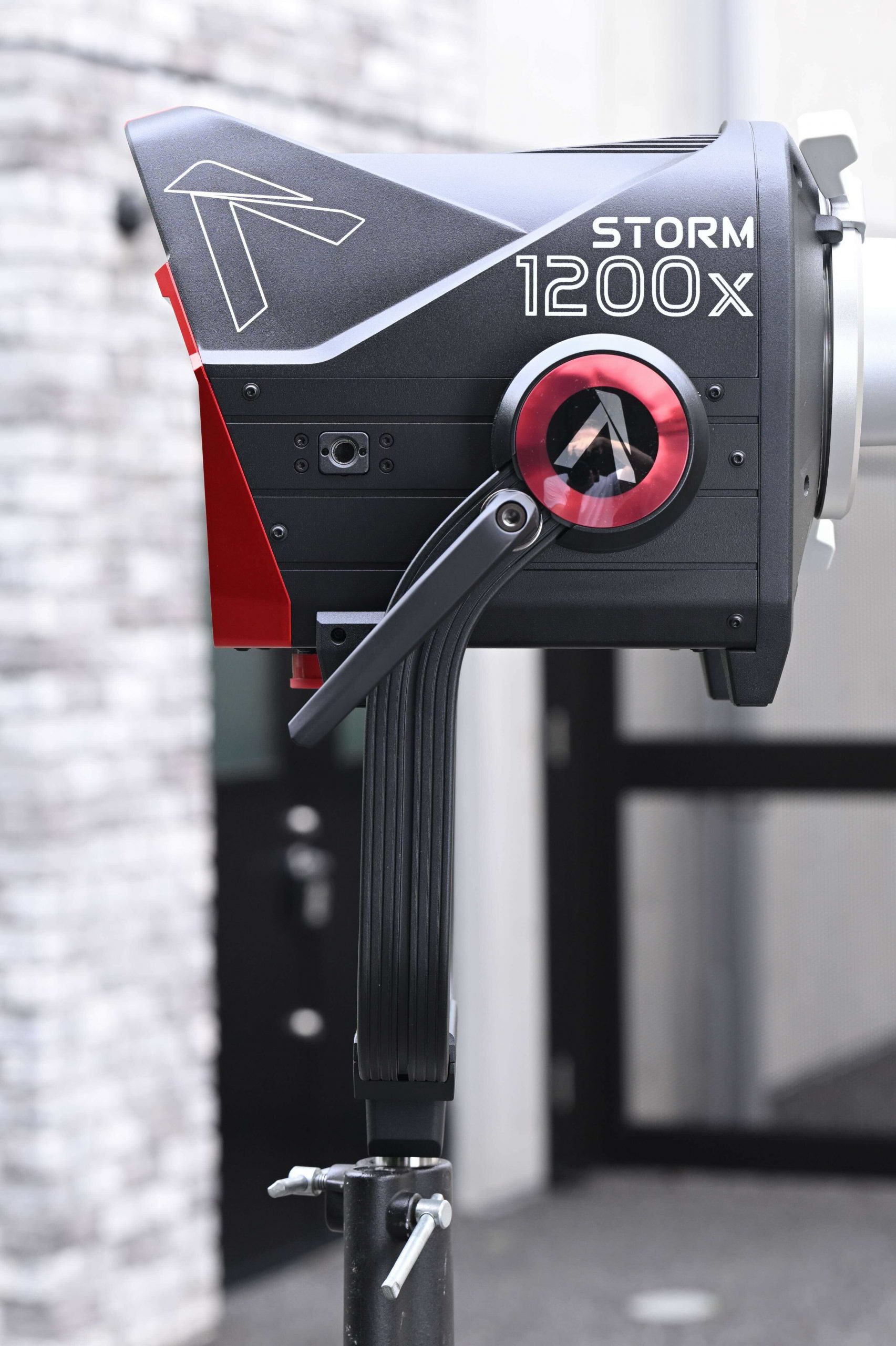 Aputure STORM 1200x 12247 - Newsshooter