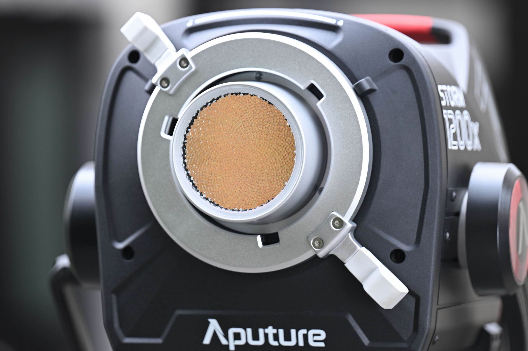 Aputure STORM 1000c Review - Newsshooter