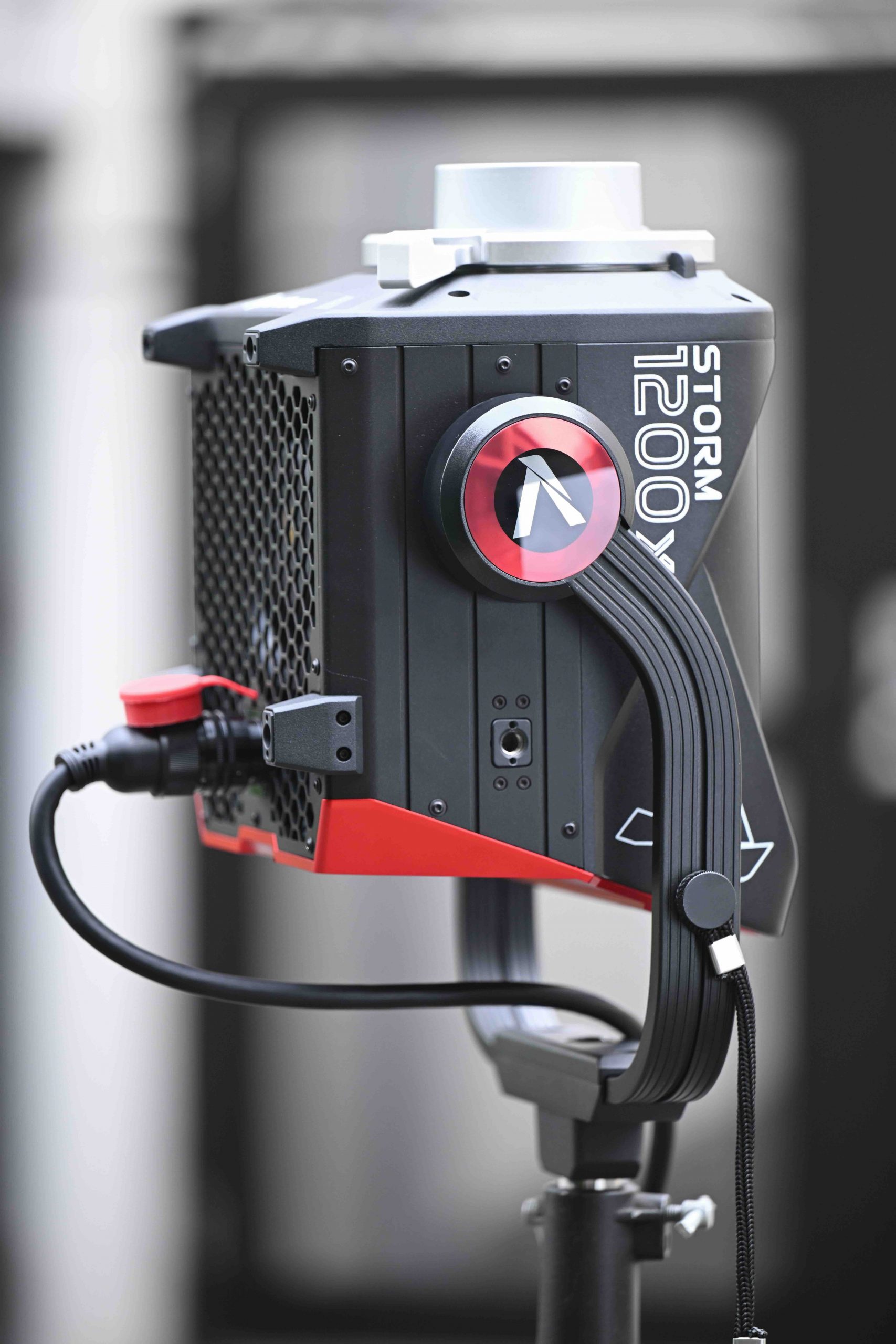 Aputure STORM 1200x 12318 - Newsshooter