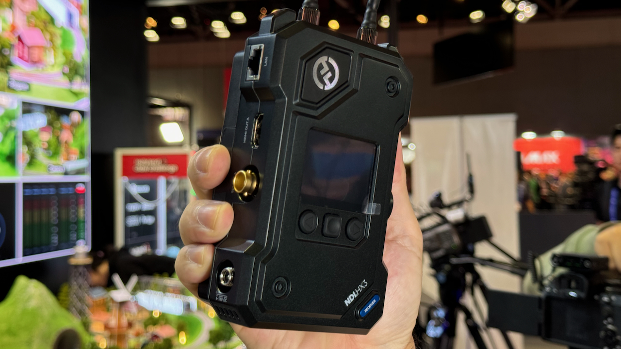 Hollyland Cosmo C2 Wireless Video System First Look - Newsshooter