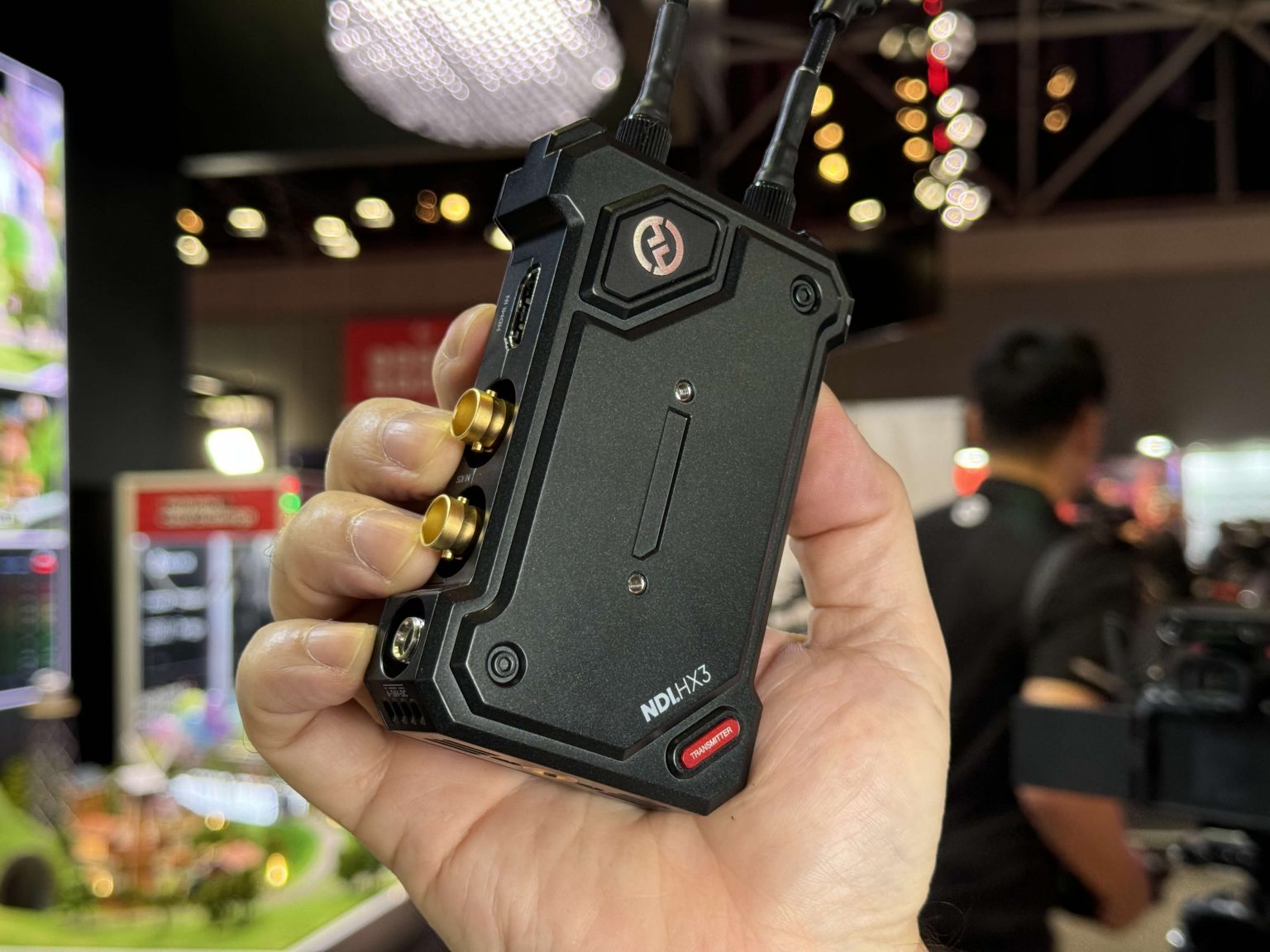 Hollyland Cosmo C2 Wireless Video System First Look - Newsshooter