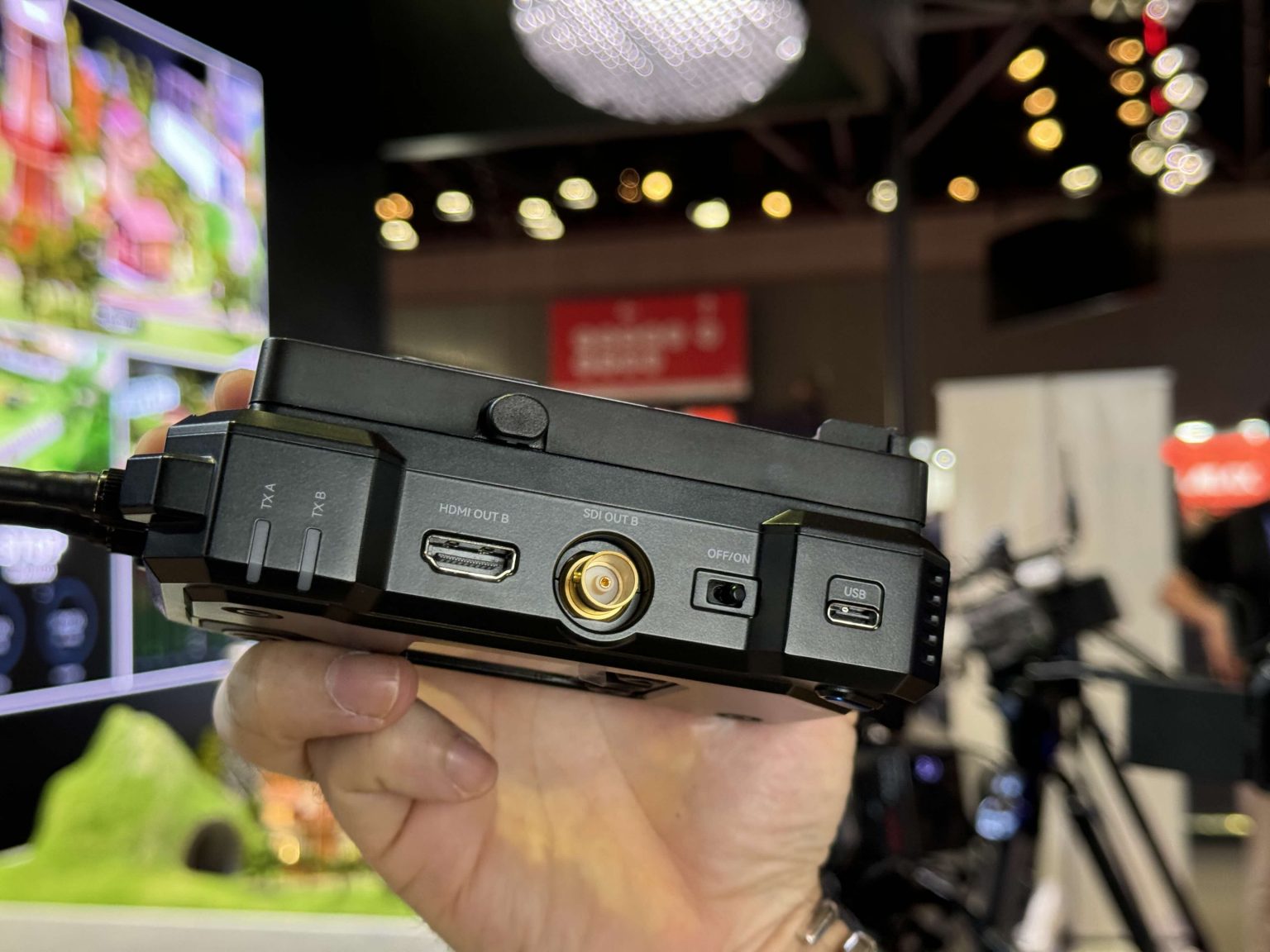 Hollyland Cosmo C2 Wireless Video System First Look - Newsshooter