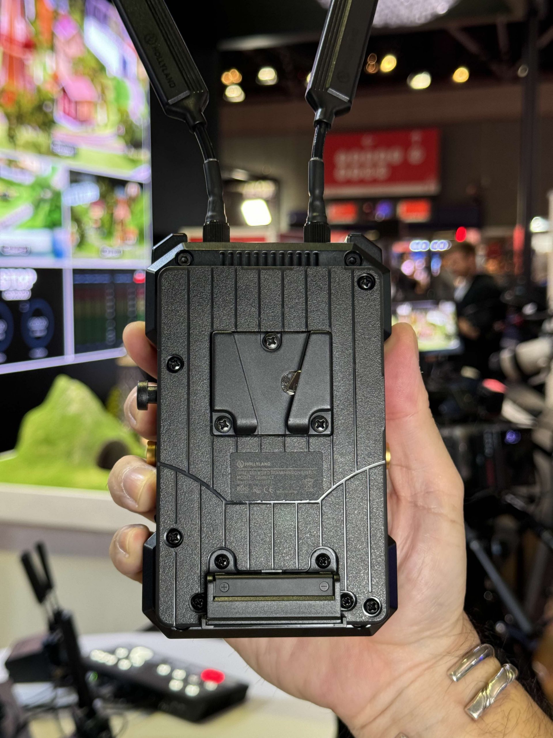 Hollyland Cosmo C2 Wireless Video System First Look - Newsshooter