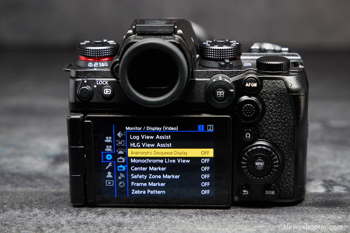 Lumix S1RII Anamorhic Desqueeze display - Newsshooter