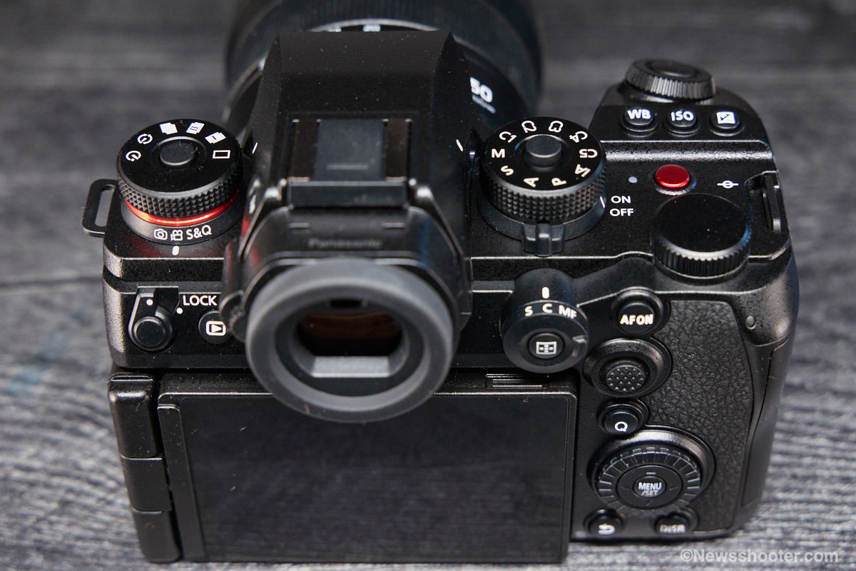 Lumix S1RII controls back - Newsshooter