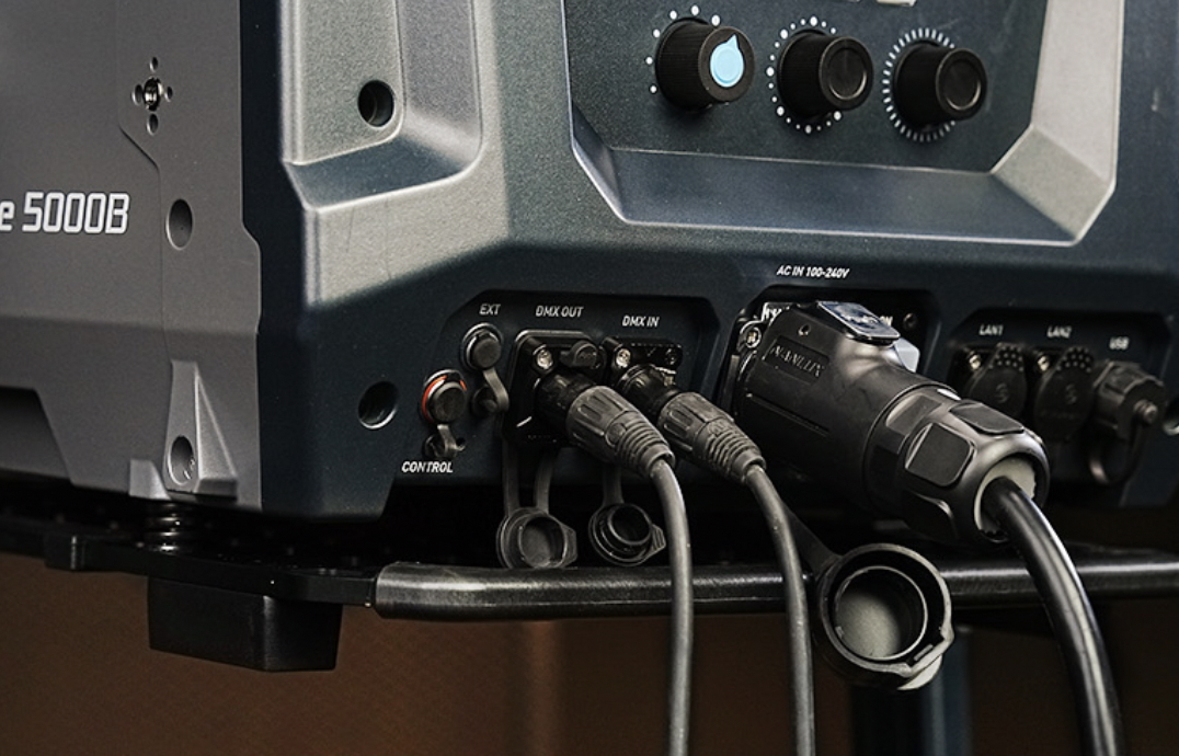 Nanlux Evoke 5000B– the world's first 5000W Stormproof LED bi-color ...