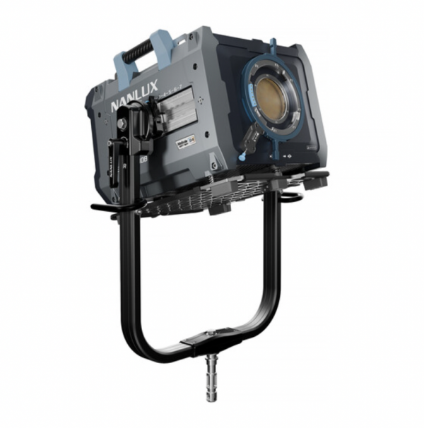 Nanlux Evoke 5000B– the world's first 5000W Stormproof LED bi-color ...