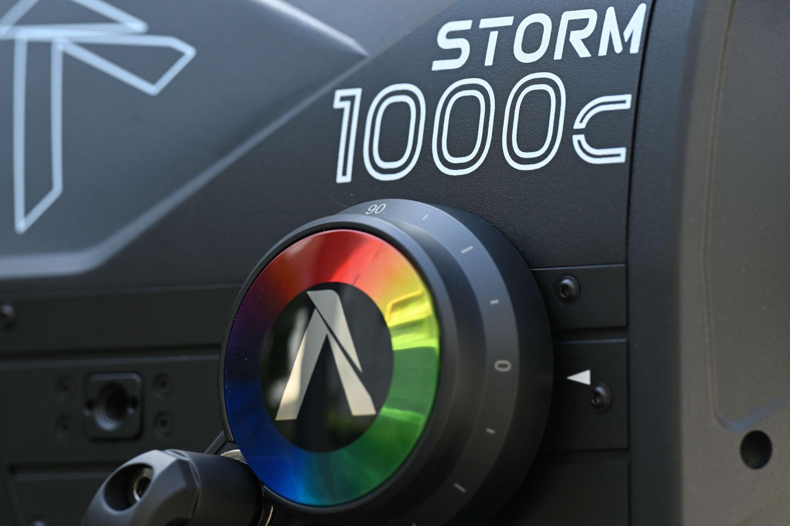 Aputure STORM 1000c 19866 - Newsshooter