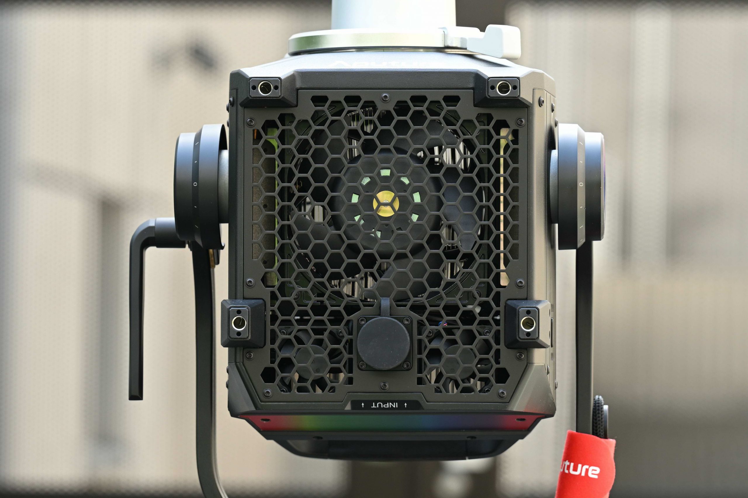 Aputure STORM 1000c 19883 1 - Newsshooter