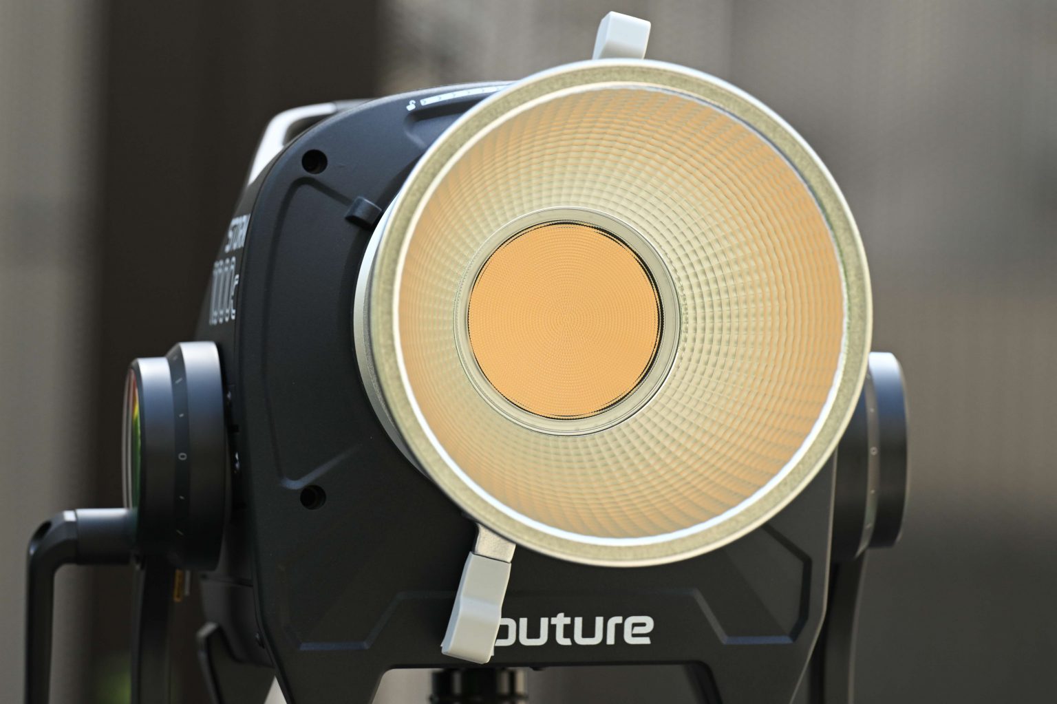 Aputure STORM 1000c Review - Newsshooter