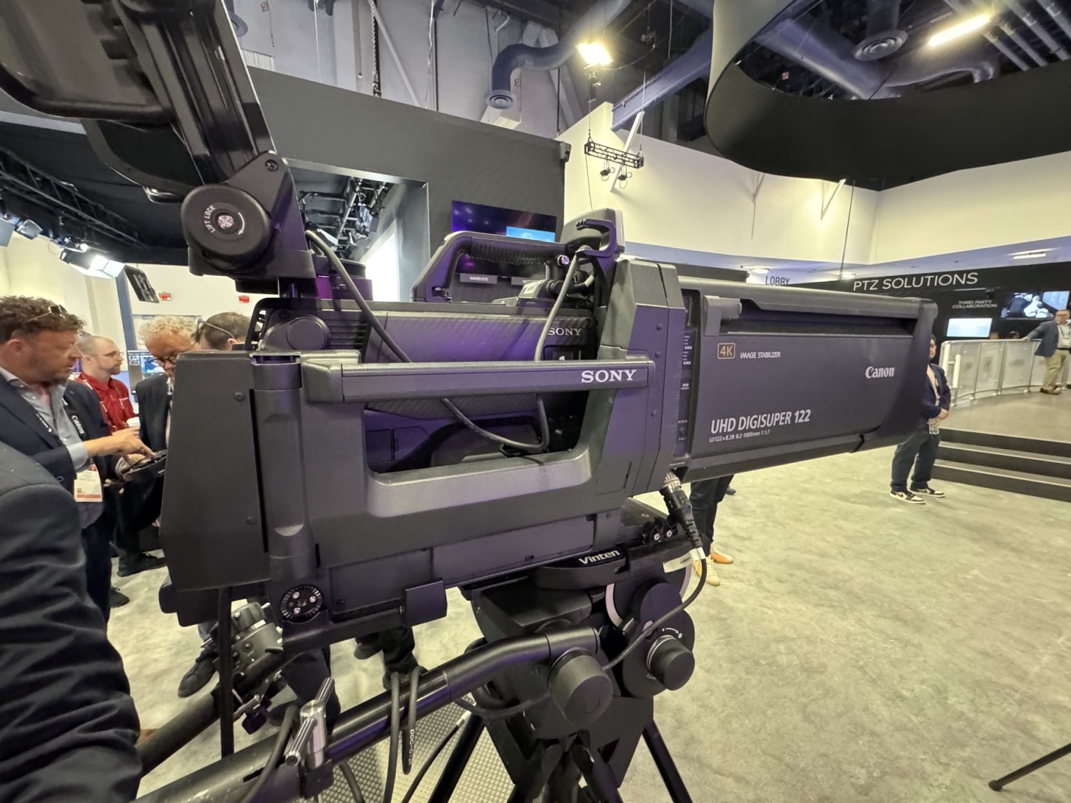 Canon UHD-DIGISUPER 122 'Novel Look' lens First Look NAB 2025 - Newsshooter