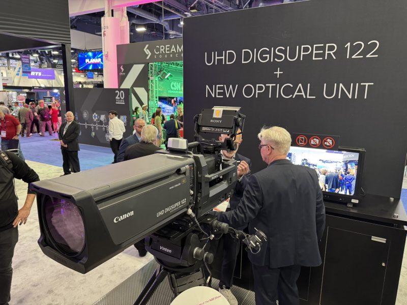 Canon UHD-DIGISUPER 122 'Novel Look' lens First Look NAB 2025 - Newsshooter