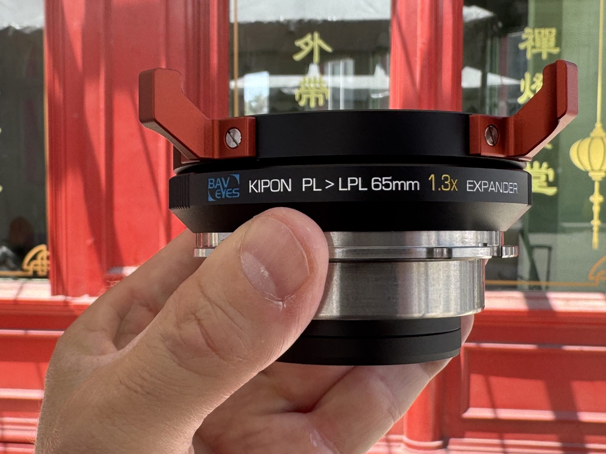 KIPON Baveyes PL-LPL 1.3x image field expander & CINESPEED65 Medium Format Cine Lens - Newsshooter