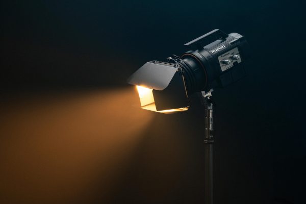 Maxima Rapida– a compact & powerful battery-first LED light - Newsshooter