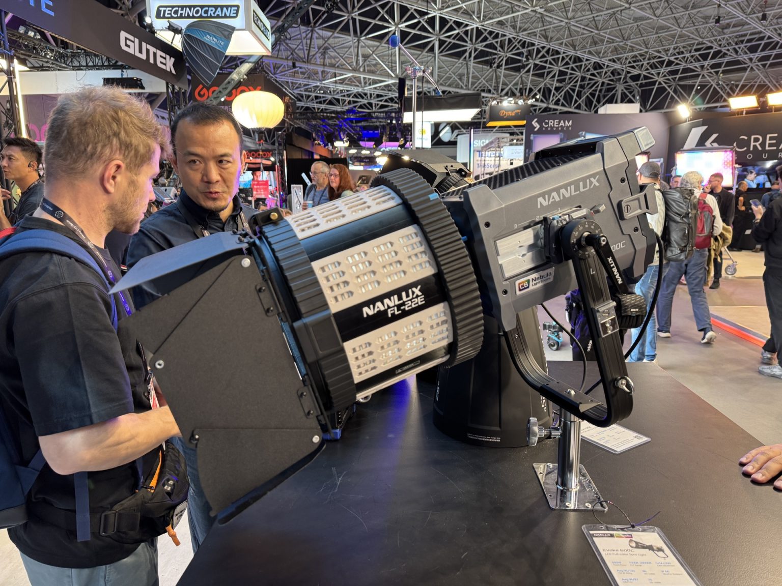 NANLUX Evoke 600C and 150C with Nebula C8 Color Light Engine First Look ...