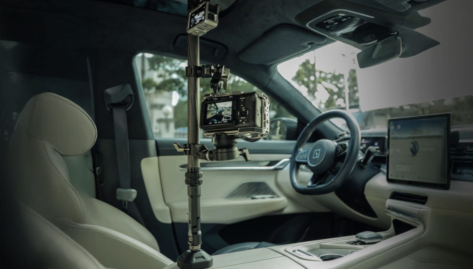 Tilta Hydra Adjustable Support Post - Newsshooter