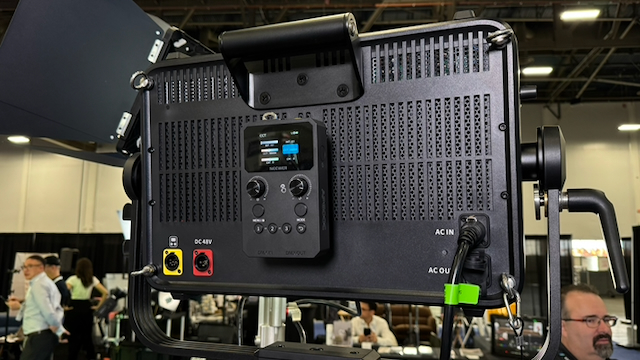 NEEWER AP600C Full Color Panel Light first look at NAB 2026 - Newsshooter