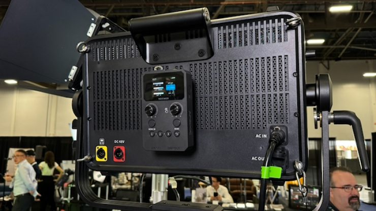 NEEWER AP600C Full Color Panel Light first look at NAB 2026 - Newsshooter