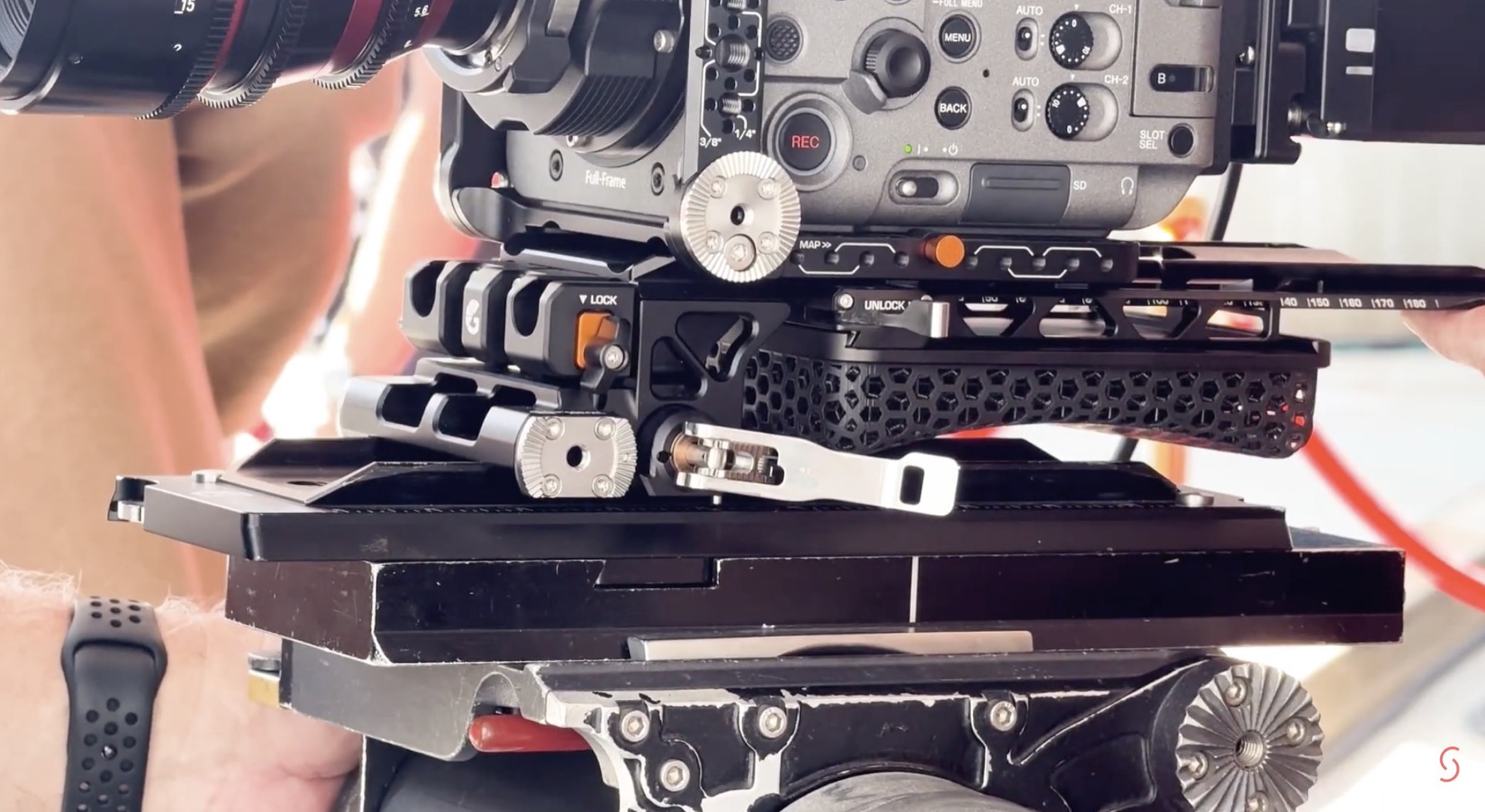 Bright Tangerine ARRI Locking Shoulder Pad 1 - Newsshooter